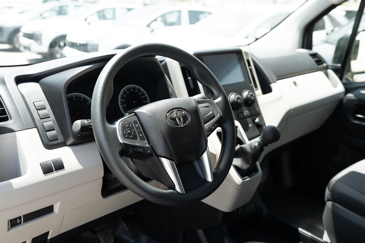 Toyota Hiace Passenger 3.5L Petrol Manual Transmission 2026 – CarandX