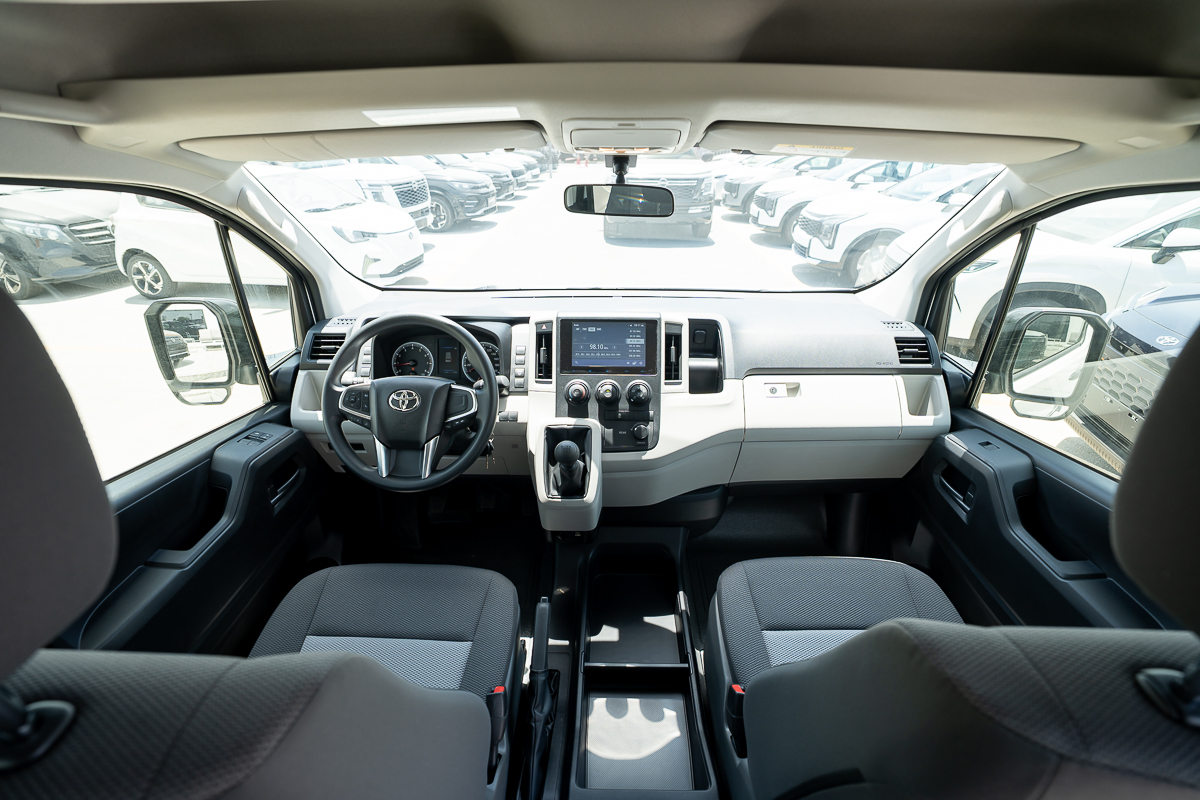 Toyota Hiace Passenger 3.5L Petrol Manual Transmission 2026 – CarandX