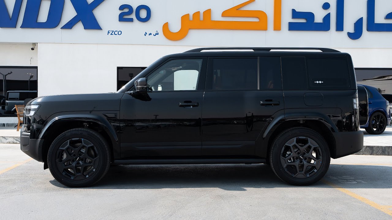 BYD Leopard 7 Ultra 4WD 2025 Black (Orange) – CarandX